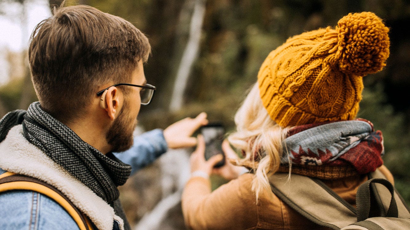 Ohren reinigen: So entfernen Sie Ohrenschmalz richtig | Sanitas Magazin