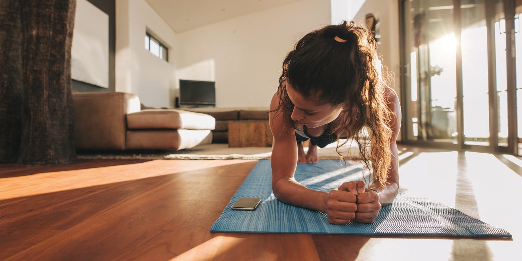 Home workouts: the five best exercises | Sanitas magazine